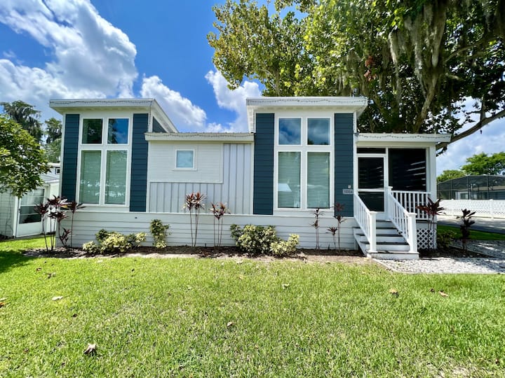 The Oasis House -Lakeside Tiny Home Near Orlando - Clermont, FL