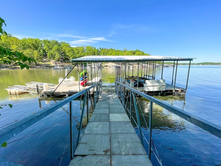 Lakatude Adjustment - Lakefront W/dock & Kid's Zone - Missouri