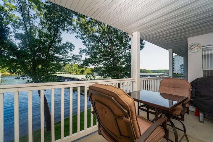 Parkview Bay 212 - Lakeside Condo W/state Park View - Osage Beach, MO