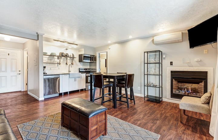 Top Floor Condo Near Downtown & Deschutes River - Bend