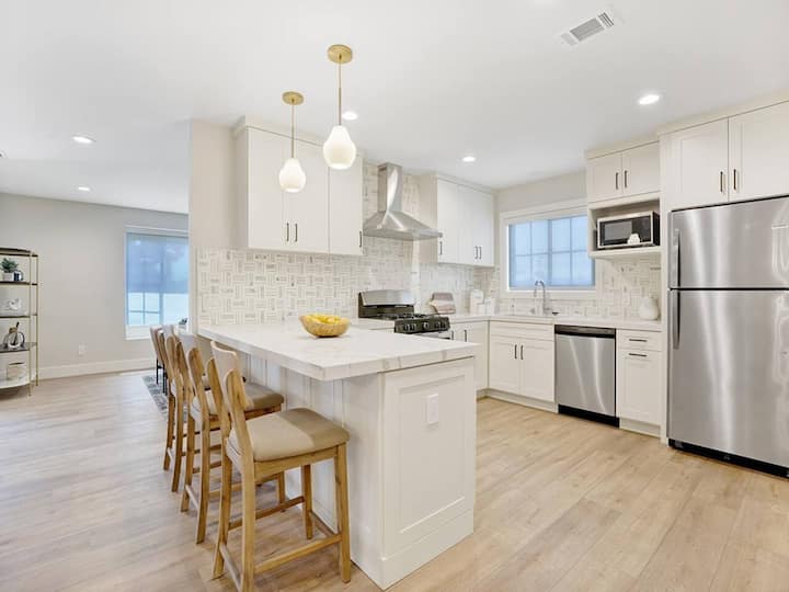 Absolutely Stunning Remodeled Home 4mi To Disney - Fullerton, CA