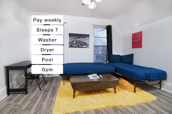 Fits 7 Comfortably By River W/ Parking - Upstairs - Port Huron, MI
