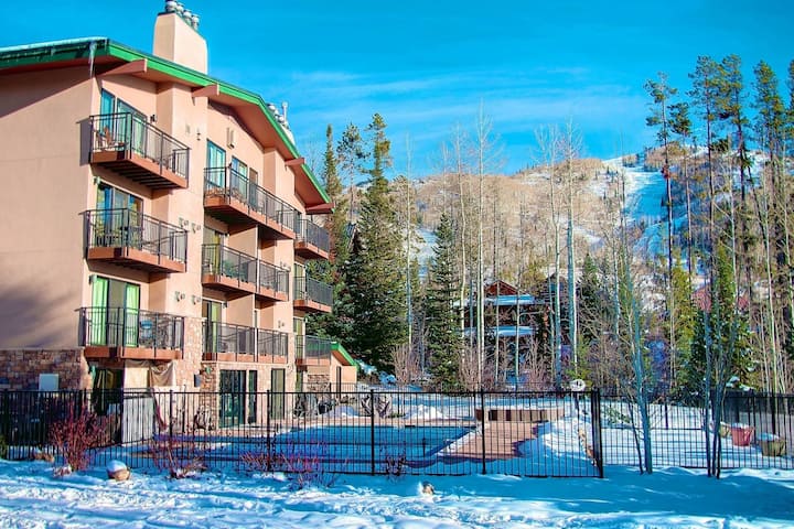 Remodeled W/incredible Location On Mtn-100 Yds To Hike/bike Trails + Heated Pool-hot Tub-grill - Steamboat Springs, CO