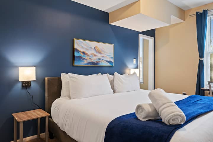 Chic & Cozy 2br | Walkable Shadyside Location - Forest Hills, PA