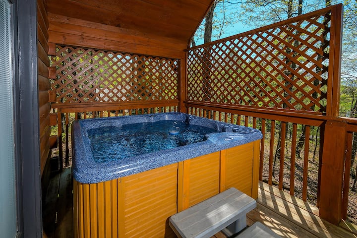 Hot Tub, Pool Table, Pet Friendly, Great Location! - Sevierville, TN