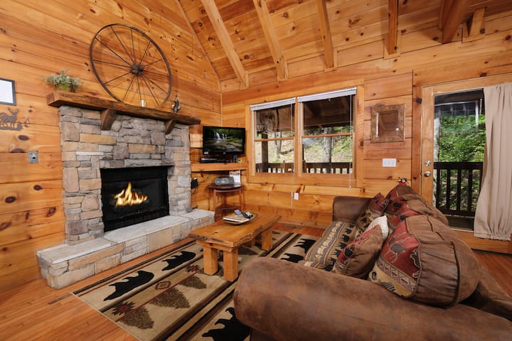 Pool Table, Hot Tub, Pet Friendly, Convenient! - Gatlinburg, TN