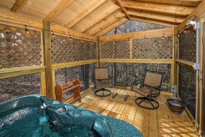 Hot Tub, Seclusion, Close To Downtown Gburg! - Gatlinburg, TN