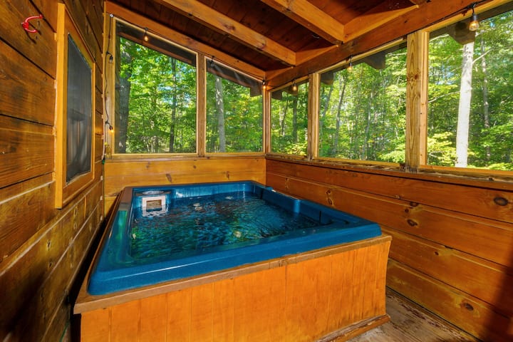 Hot Tub, Foosball, Dog Friendly, Screened In Porch - Tennessee