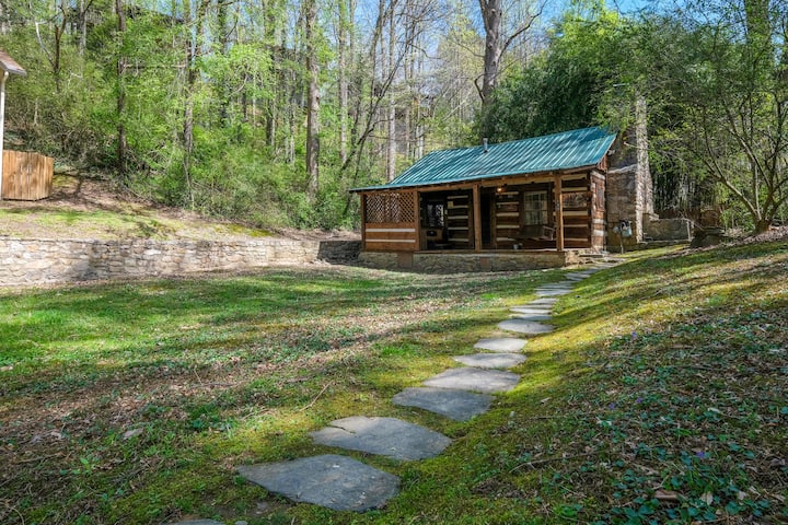 Historic Cabin Walking Distance To Downtown Gburg! - Gatlinburg, TN