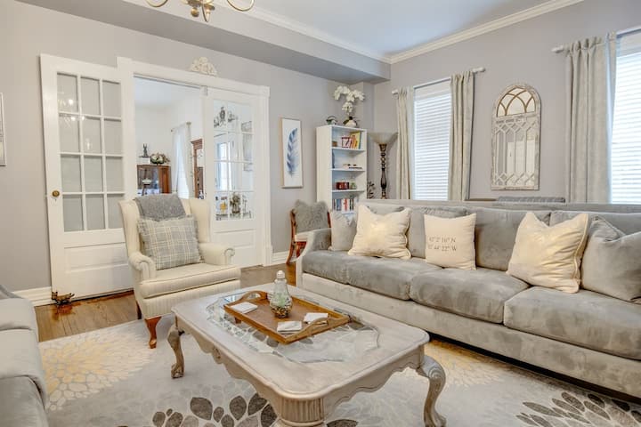 Walk To Downtown | Saltwater Pool + 5br Wine Retre - Kingsville
