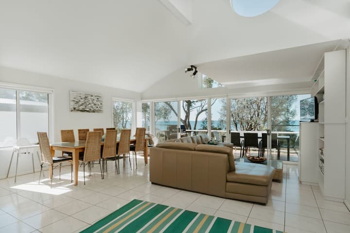 Mana Magic - Beachfront With Great Ocean Views - Jervis Bay