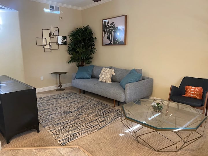 Peaceful-near Tech Companies-fully Stocked-tesla - San Jose, CA