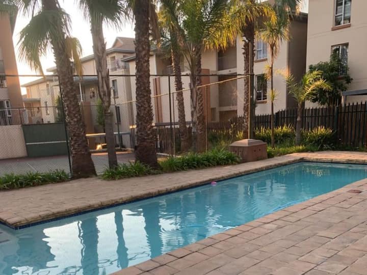 Sunninghill Luxury Spacious Executive Penthouse - Midrand