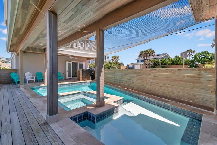 Salt Therapy S - Stylish Retreat W/ Beach & Pool - St. Augustine, FL