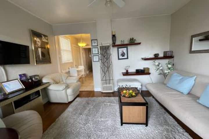 Gated Cottage*self Ck-in*fast Wifi*free Parking - San Leandro, CA