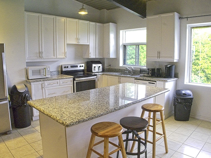 Spacious 6 Bedroom Chalet/hot-tub Blue Mountains - Thornbury