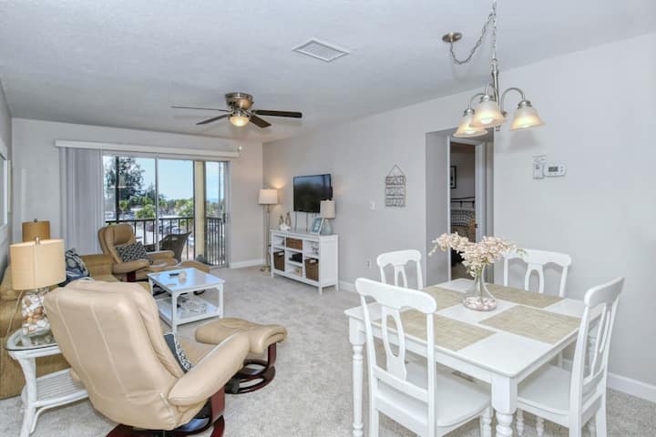Unit 310 Is Just Steps From Siesta Key Beach - Siesta Key, FL