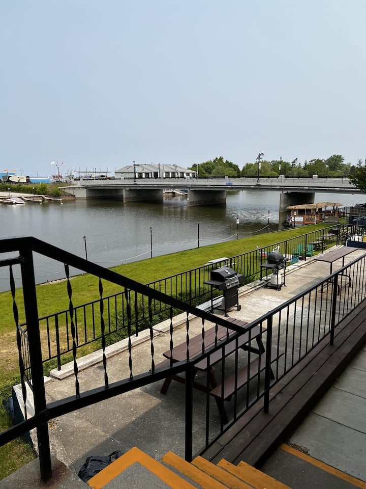 Dock Life Beach 1 - Cottage 1, Riverside, 3 Bdrm - Wasaga Beach