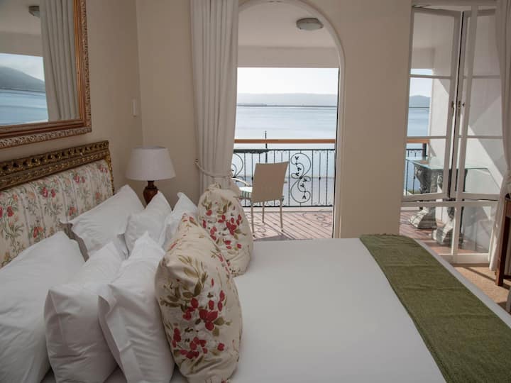 St James Of Knysna - Superior Lake Facing Suite - Knysna