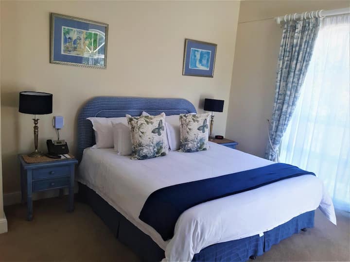St James Of Knysna- Deluxe Garden Facing Suite - Knysna