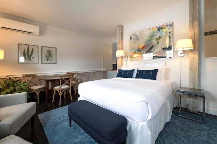Room 7 At The Water Street Inn - Kittery, ME