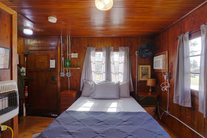 Cabin #3 - "Middle Mitten" - Mitchell State Park, Cadillac