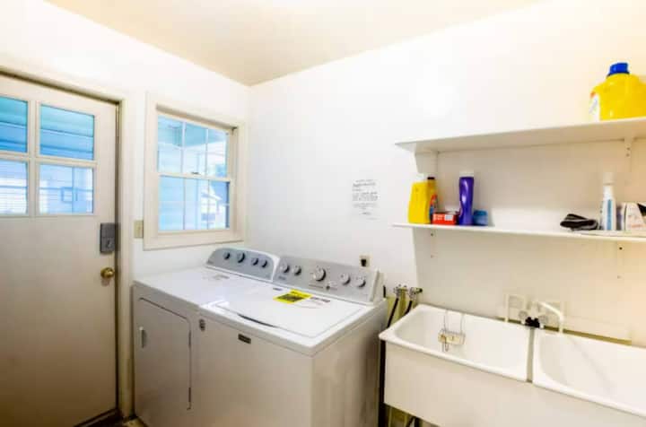 Truro Getaway – Bright & Spacious Flat - Truro