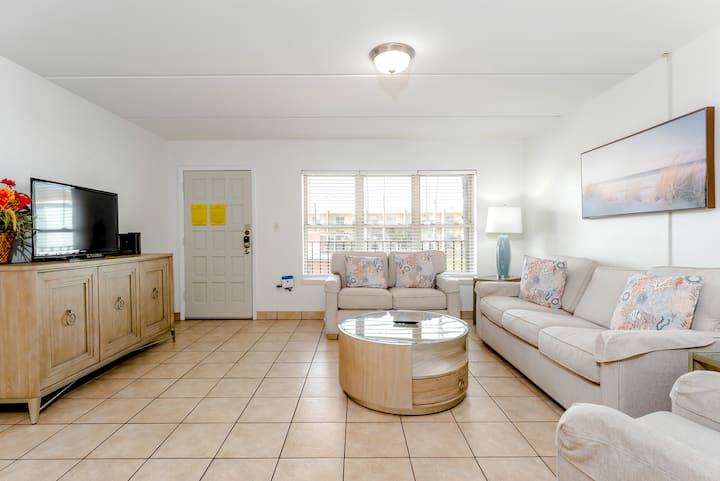 Beach View 210 - Well Equipped, Sweet Digs - Isla Blanca Beach, TX