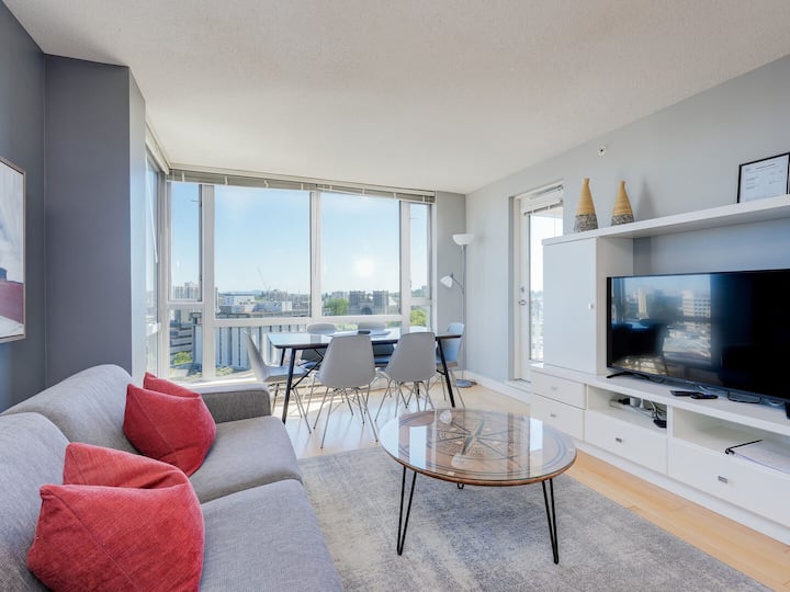 Astoria Cityscapes-stunning Ocean And Mountain Views By Victoria Prime! - Saanich