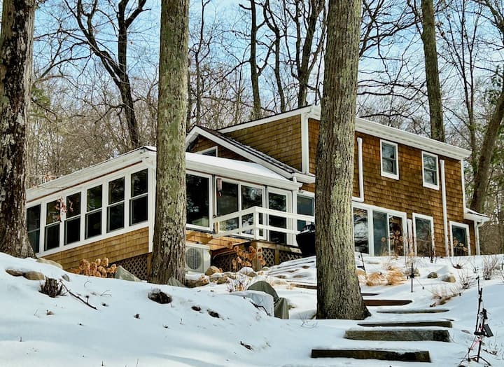 Winter Lake Views, Close To Butternut! - Monterey, MA