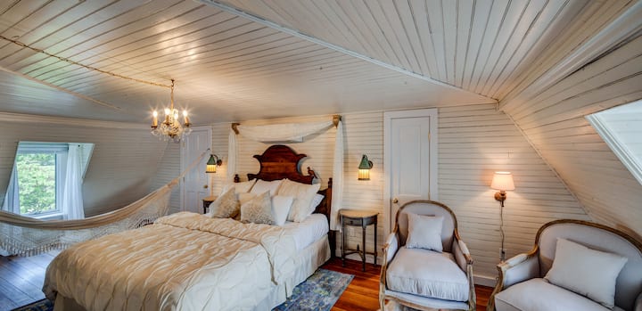 Fairytale Loft | 1 Bed/1 Bath In Downtown Belmont - Charlottesville, VA
