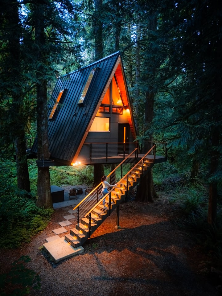 The Treeframe Cabin- Hot Tub + Sauna + Cold Plunge - Skykomish, WA