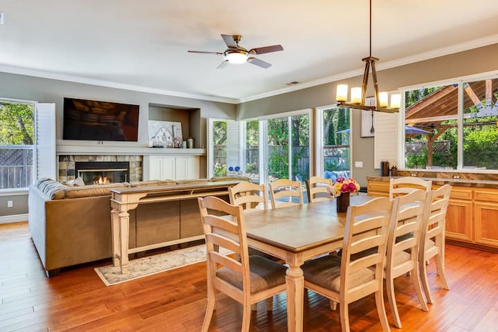 Wine Country Harvest Vacation Home - Calistoga, CA