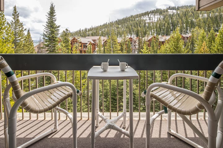 Prime Location | Fireplace | Mountain Views - Big Sky, MT