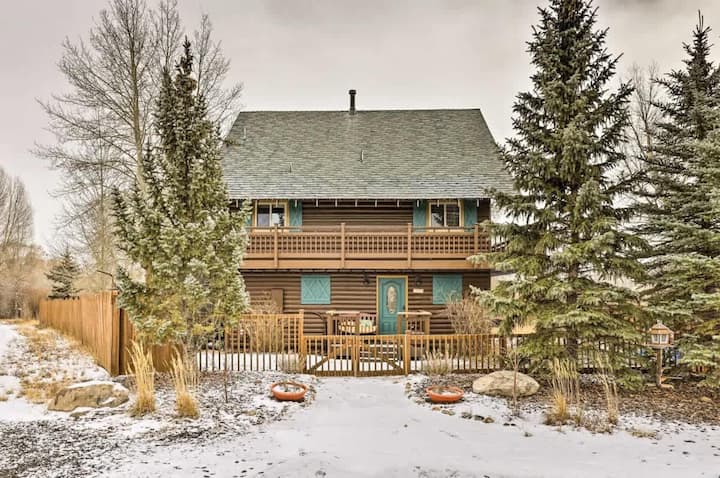 Riverside Cabin : Hot Tub, Priv. River & Fire Pit - Granby, CO