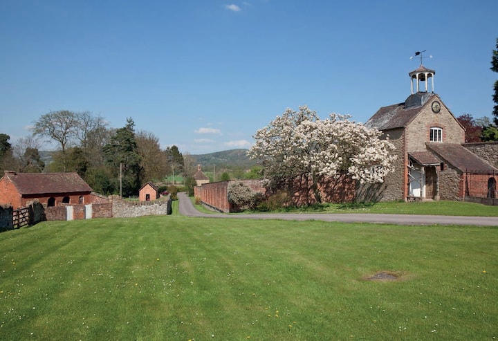 Romantic Period Bolthole For 2 - Malvern