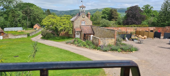 Romantic Clock Tower Retreat | Malvern Hills - Malvern