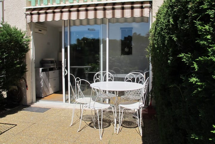 Beau Studio Climatisé Dans Résidence Avec Piscine - Saint-Raphaël