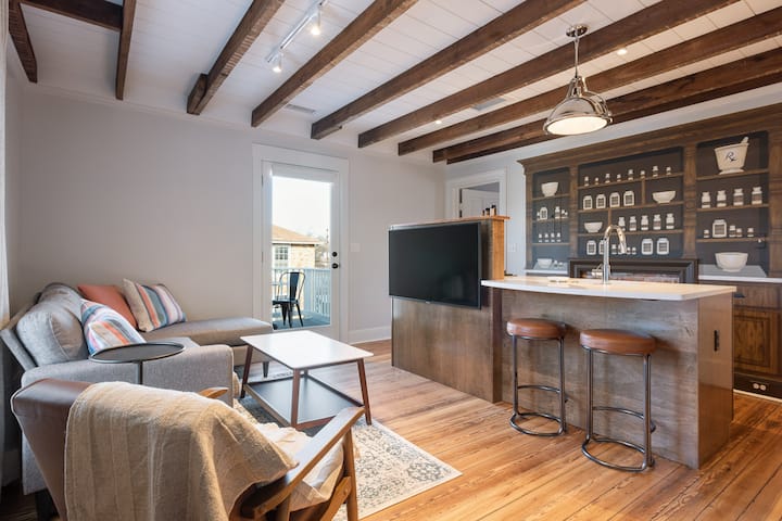 Pharmacy Apartment | Luxury Monthly Stay Downtown - Charlottesville, VA