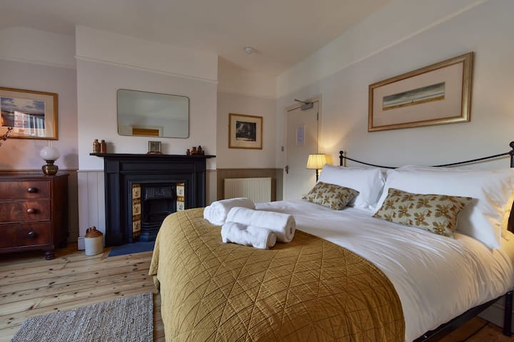 Room 1 Deluxe King - Salthouse