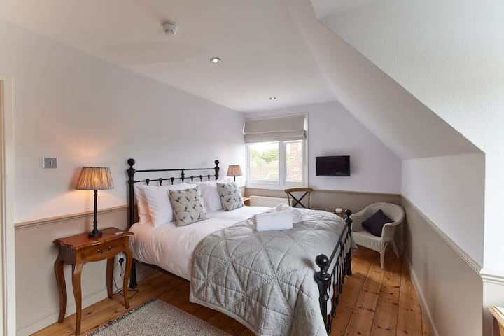 Room 6 | Standard King - Blakeney