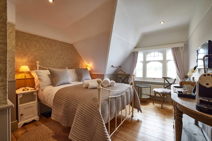 Room 7 | Standard Double - Blakeney