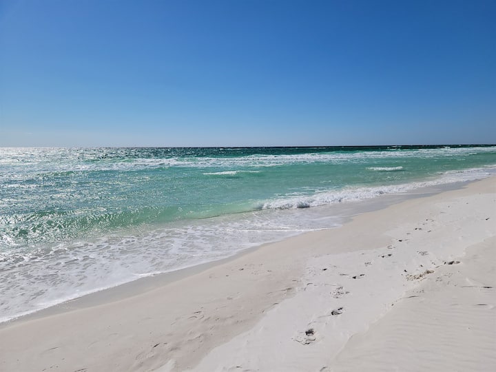 St Barts Seconds To The Beach, Free Beach Service - Miramar Beach, FL