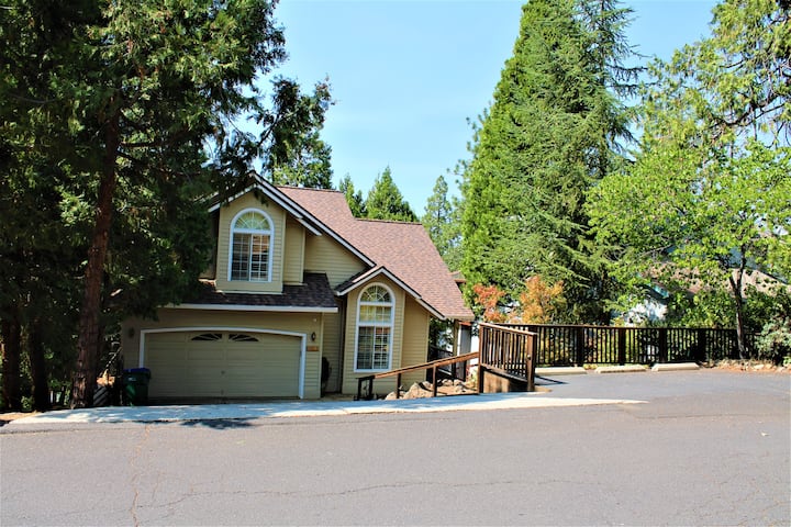 Papi`s Den - Sonora, CA