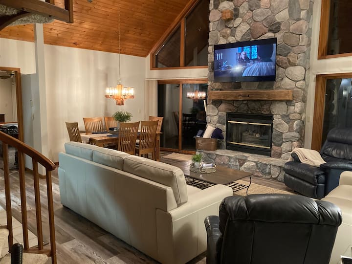 K1 Great 3 Bedroom W/loft On Highland Course - Big Rapids, MI