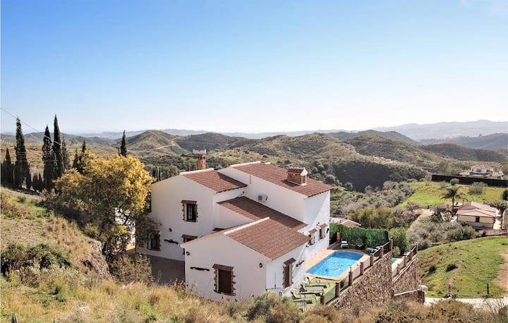 5 Bedroom Stunning Home In Mijas - Mijas