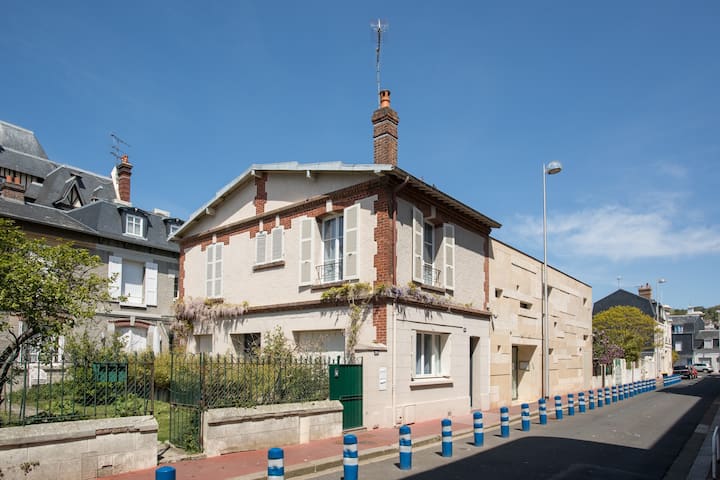 Morny Turquoise - Appartement Plein Centre - Proche Plage - ドーヴィル