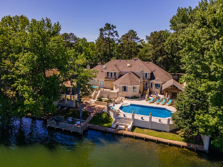 Cavalier Manor: Pool, Luxury Home, & Scenic Views - Chesapeake, VA