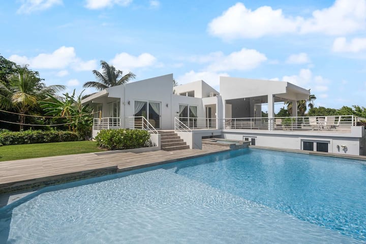 Luxury Mansion: Cinema, Pool, Games + Generator - Porto Rico