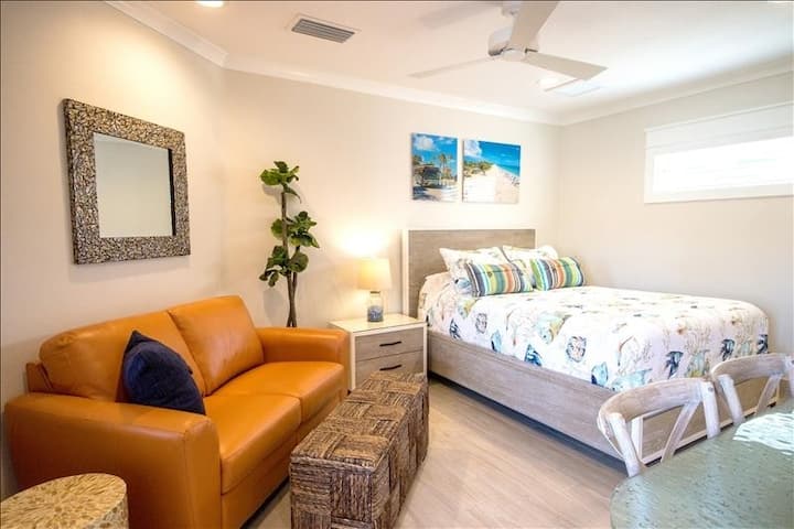 Suite 5 - Bradenton Beach, FL